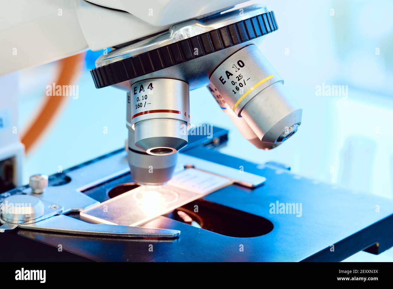 Forensic microscope hi-res stock photography and images - Alamy