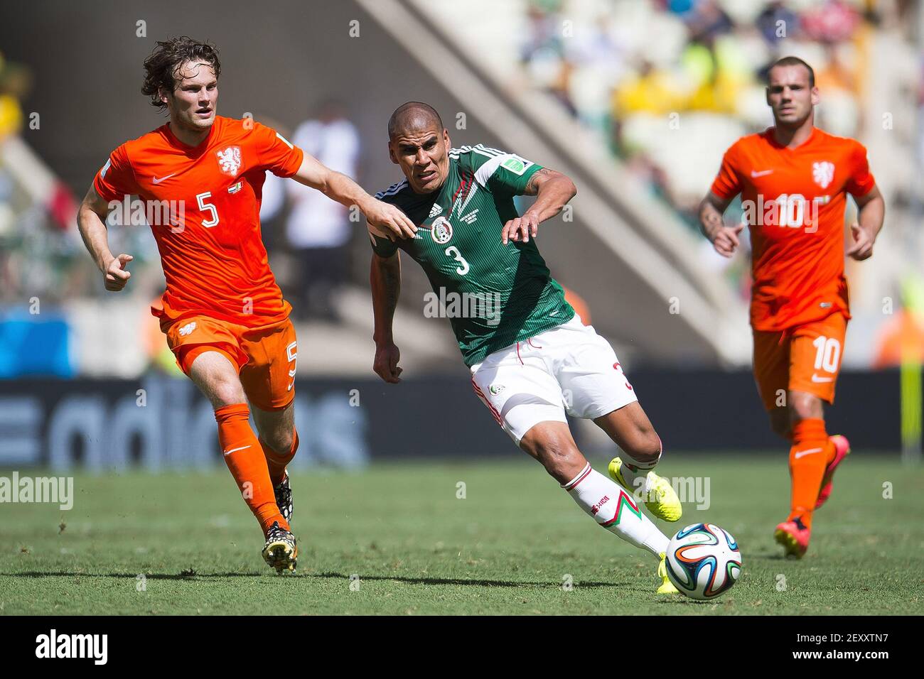 Netherlands' DALEY BLIND (L) vies with Mexico's CARLOS SALCIDO (C ...