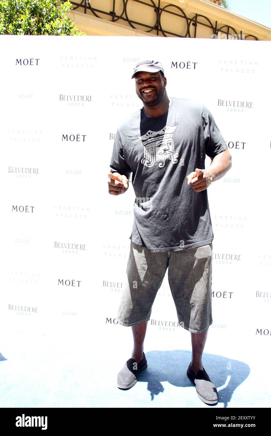 Shaquille O'Neal Hosts Ultimate Pool Party At Azure Luxury Pool Palazzo ...