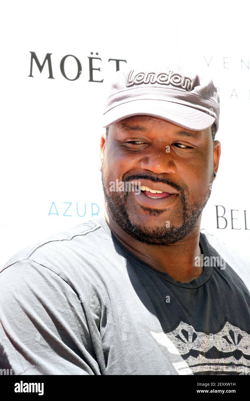 Shaquille O'Neal Hosts Ultimate Pool Party At Azure Luxury Pool Palazzo ...