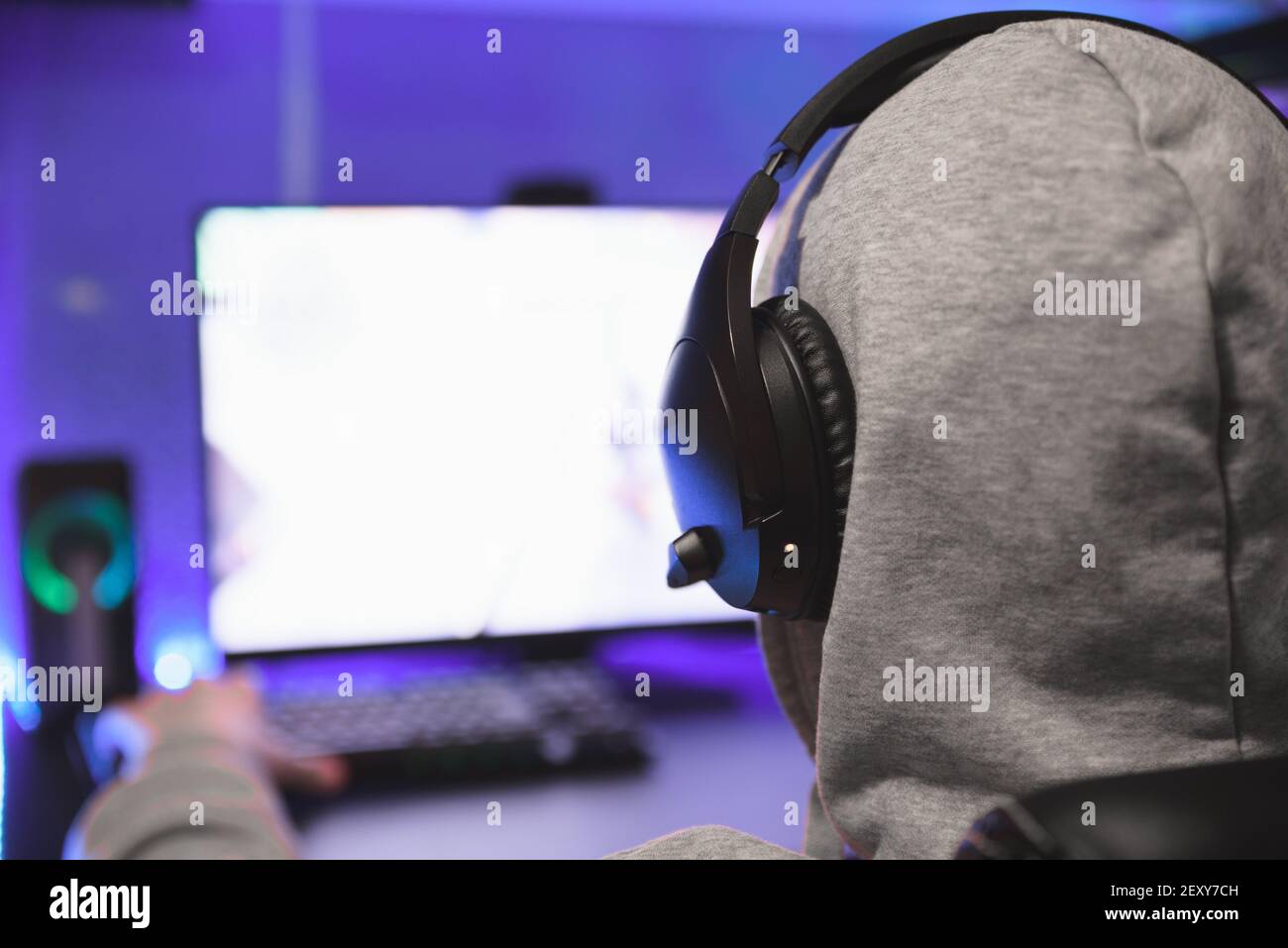 First person gun hi-res stock photography and images - Alamy