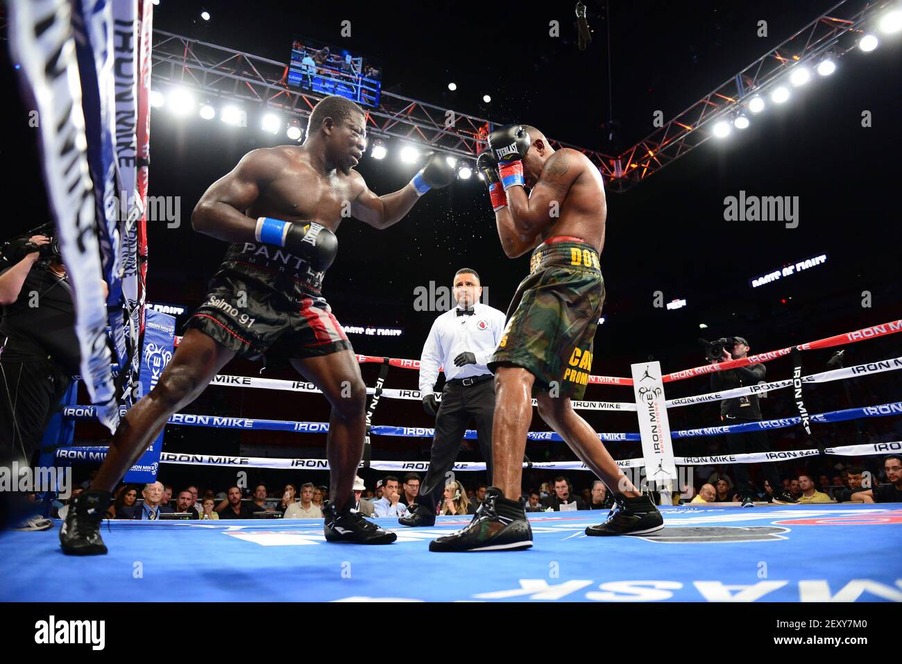Edison Miranda (R) and Yuniel Dorticos (L) in action during their ...