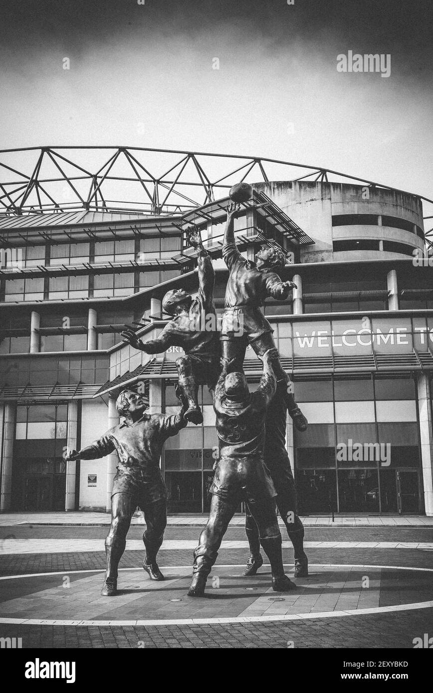 Twickenham, Surrey, UK., Saturday, 13/02/2021, Bronze Rugby Statue ...