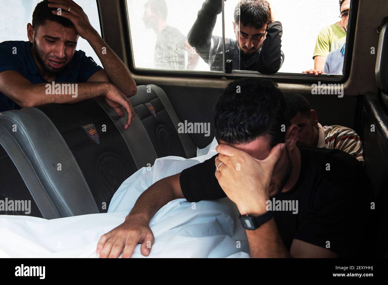 July 20th 2014 - Gaza Strip - Family memebers of the victims of Israeli ...