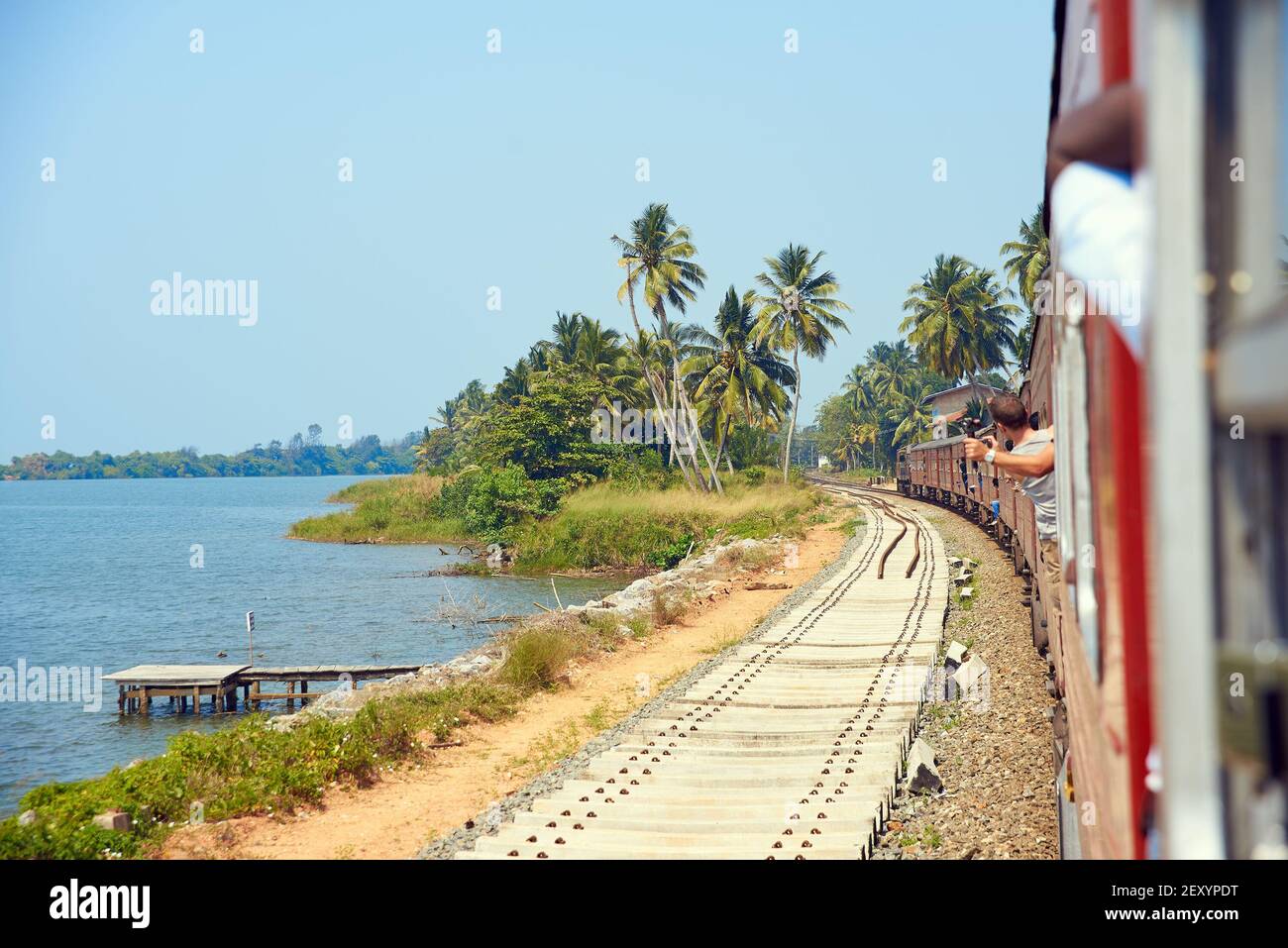 Sri lanka sea train hi-res stock photography and images - Alamy