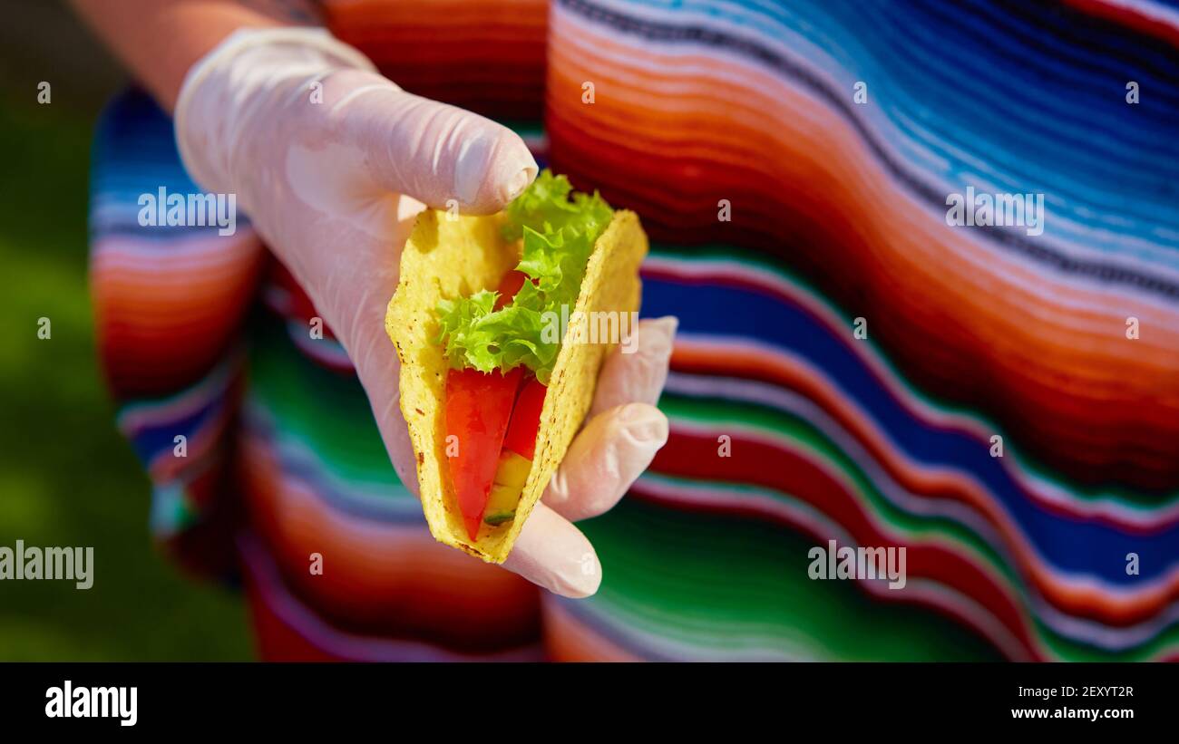 Making supper hi-res stock photography and images - Alamy