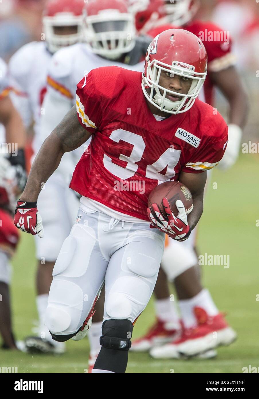 Kansas City Chiefs running back Knile Davis carries the ball during ...