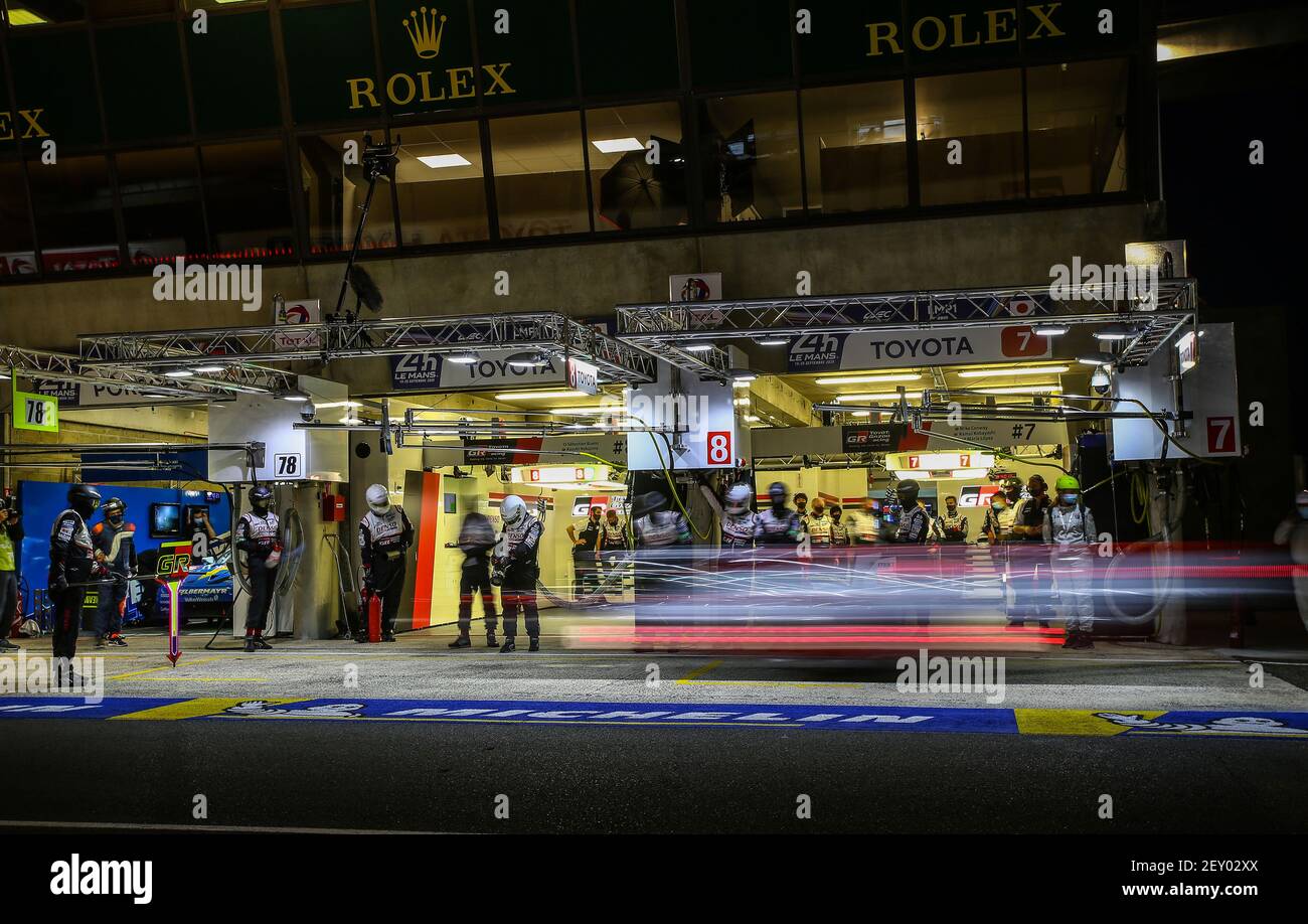 Toyota pit hi-res stock photography and images - Alamy