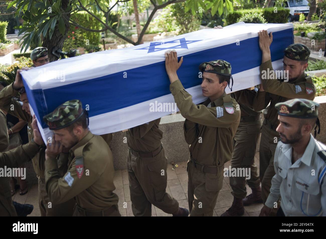 ISRAEL, TEL AVIV - JULY 29, 2014 - Israeli soldiers carry the coffin of ...