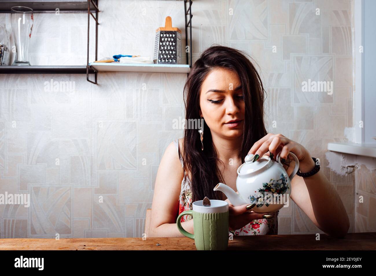 Pours hot tea hi-res stock photography and images - Alamy