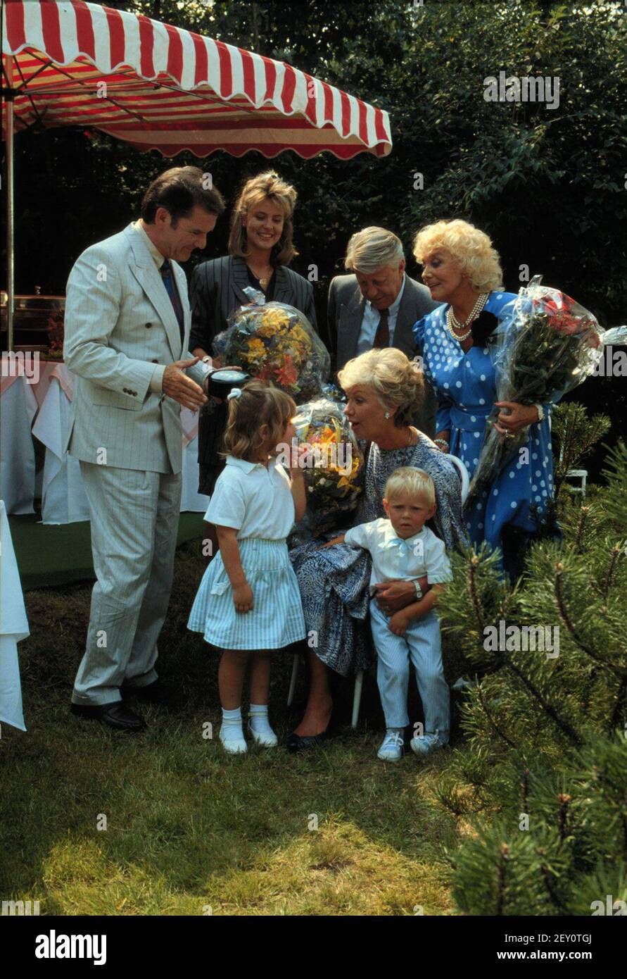 Die Wicherts von Nebenan, ZDF TV Serie, 1989, Folge: Hannelore wird 50 ...