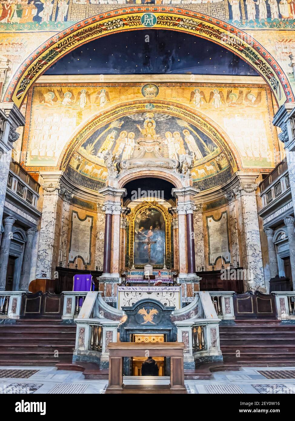 Altar steps hi-res stock photography and images - Alamy