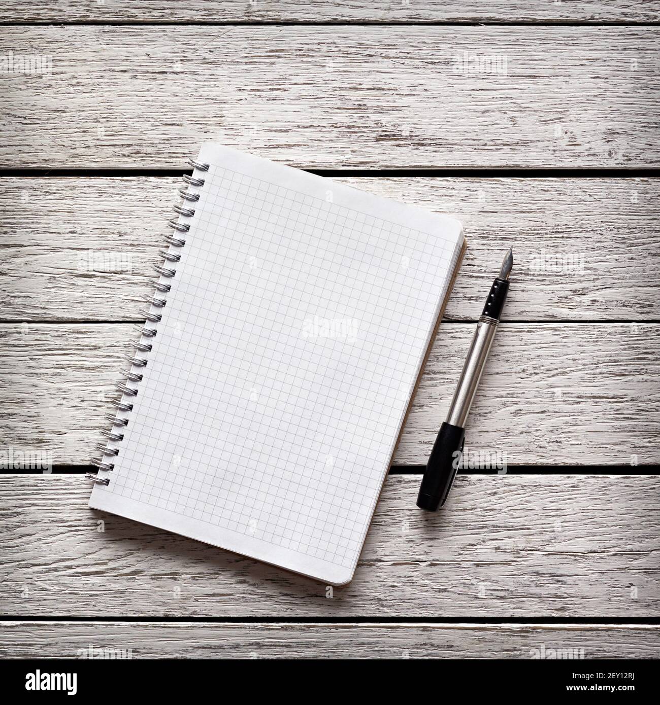 Blank notepad and pen hi-res stock photography and images - Alamy