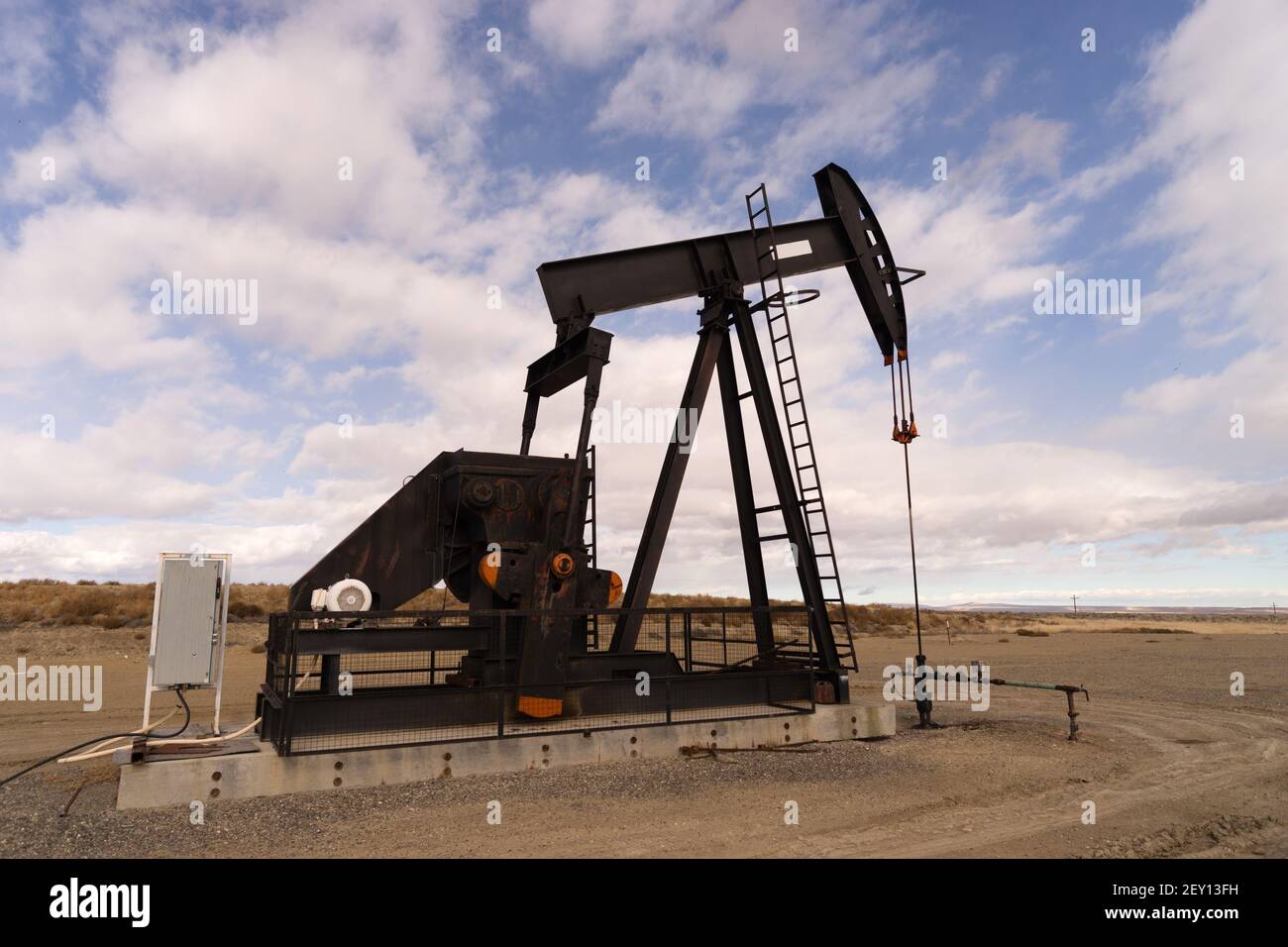 Wyoming Industrial Oil Pump Jack Fracking Crude Extraction Machine ...