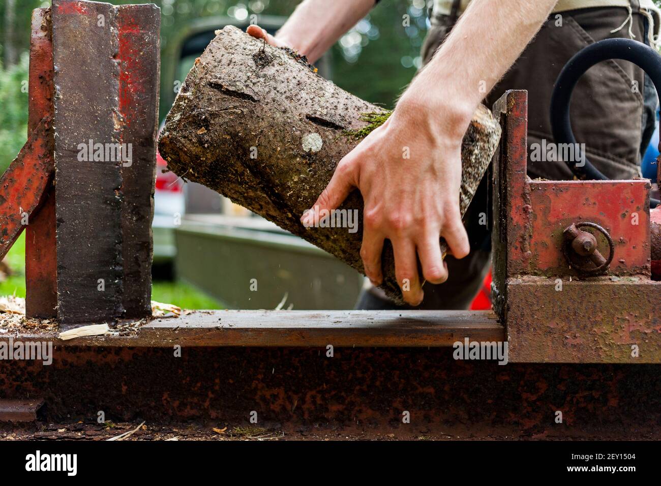 Brick picking hi-res stock photography and images - Alamy