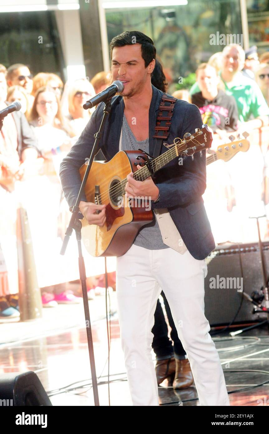 Singer duo Alex Kinsey and Sierra Deaton, winners of The Final Season ...