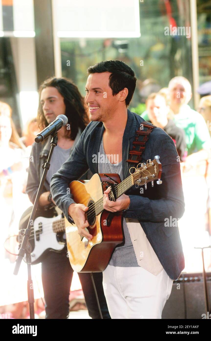 Singer duo Alex Kinsey and Sierra Deaton, winners of The Final Season ...