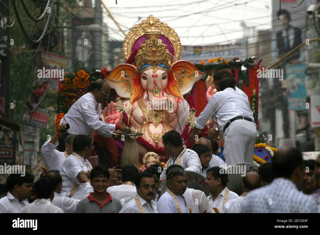 Devotees carry Lord Ganesh Idol and offer prayer in a religious ...