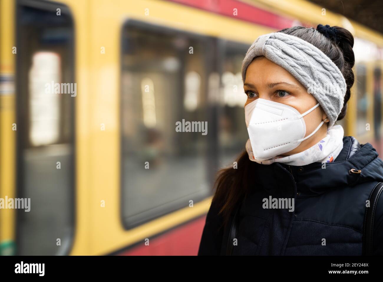 Woman mask metro hi-res stock photography and images - Alamy