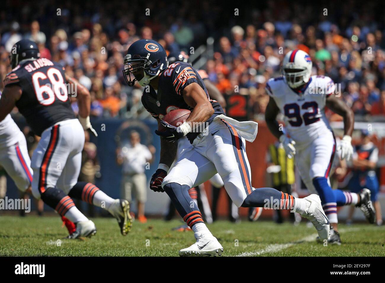 Chicago Bears running back Matt Forte (22) runs the ball from a handoff ...