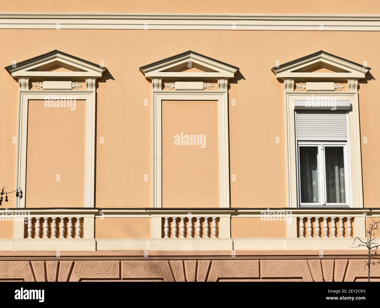 Blind windows hi-res stock photography and images - Alamy