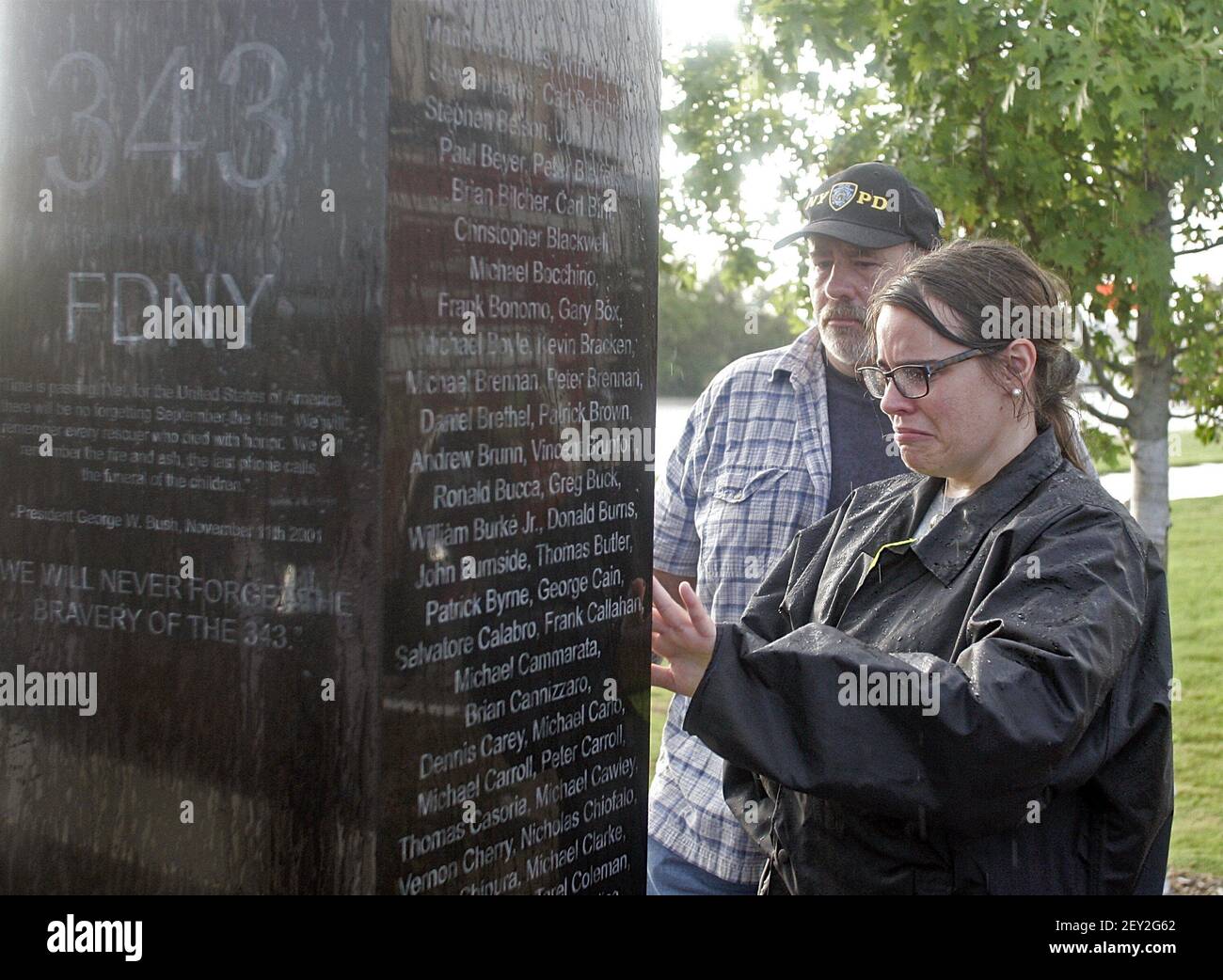 Bill O'Hare and his daughter Kristen look at names on the 343 FDNY ...