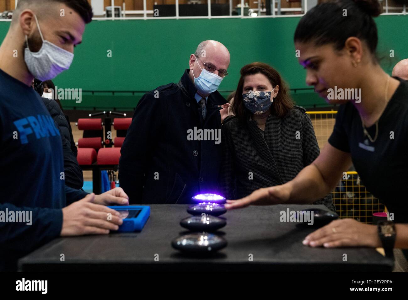 Fencing reflex hi-res stock photography and images - Alamy