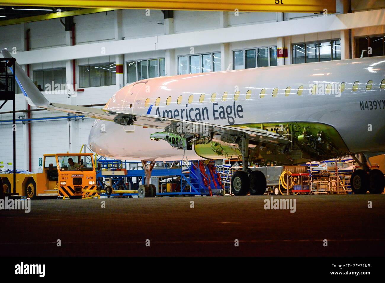 Assembly and production line of a commercial airplane for Anerican ...