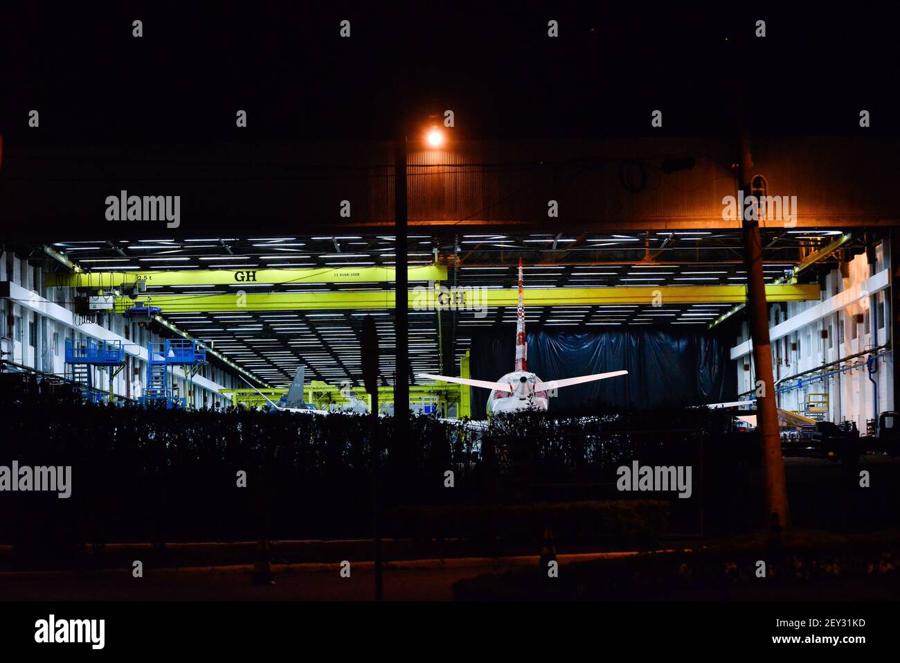 Assembly and production line of a commercial airplane for Anerican ...