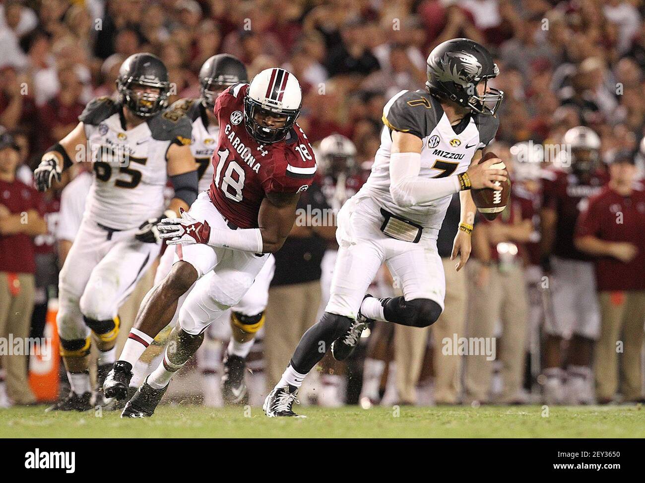 South Carolina defensive end Cedrick Cooper (18) prepares to tackle ...