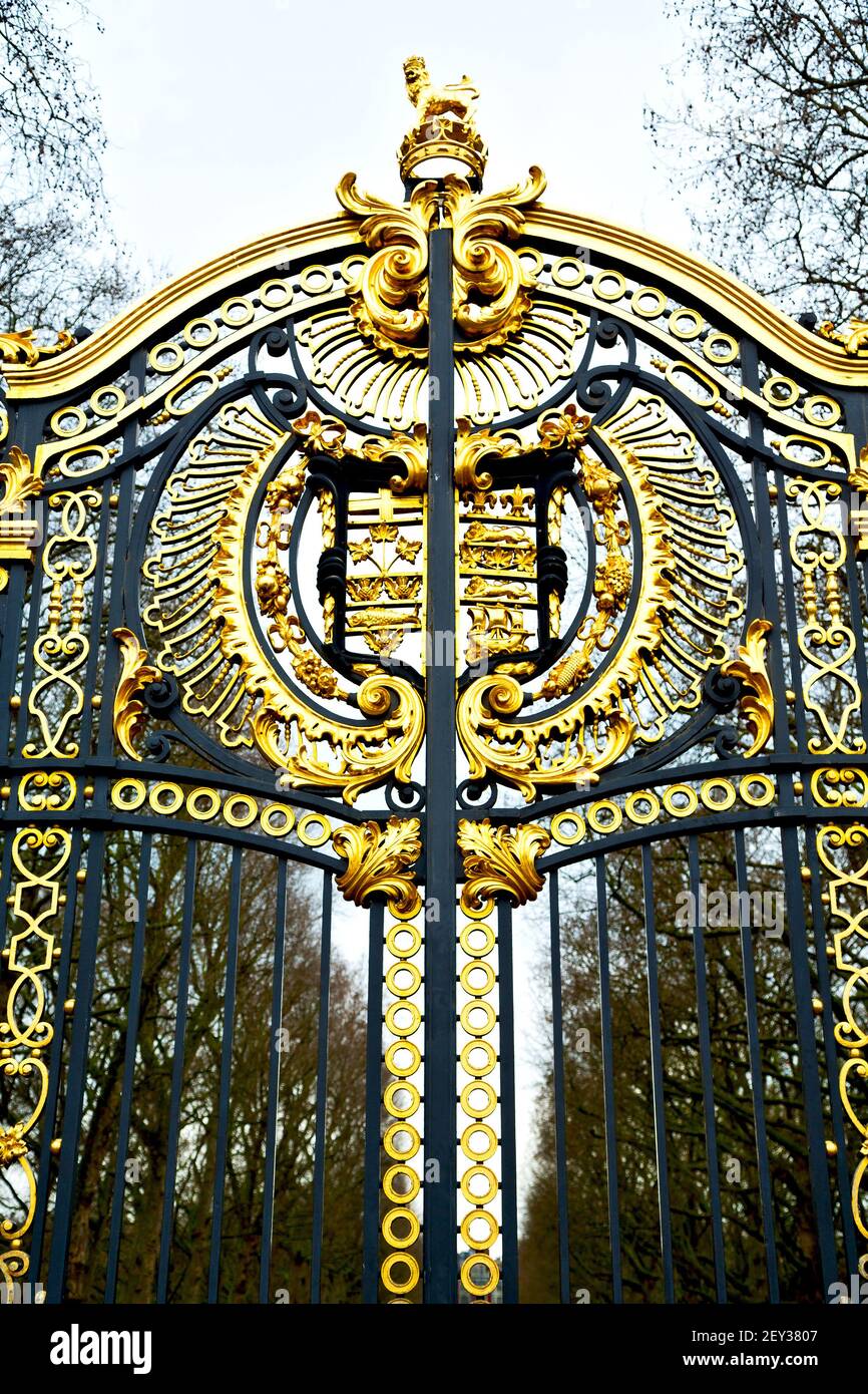 In england the old gate royal Stock Photo - Alamy