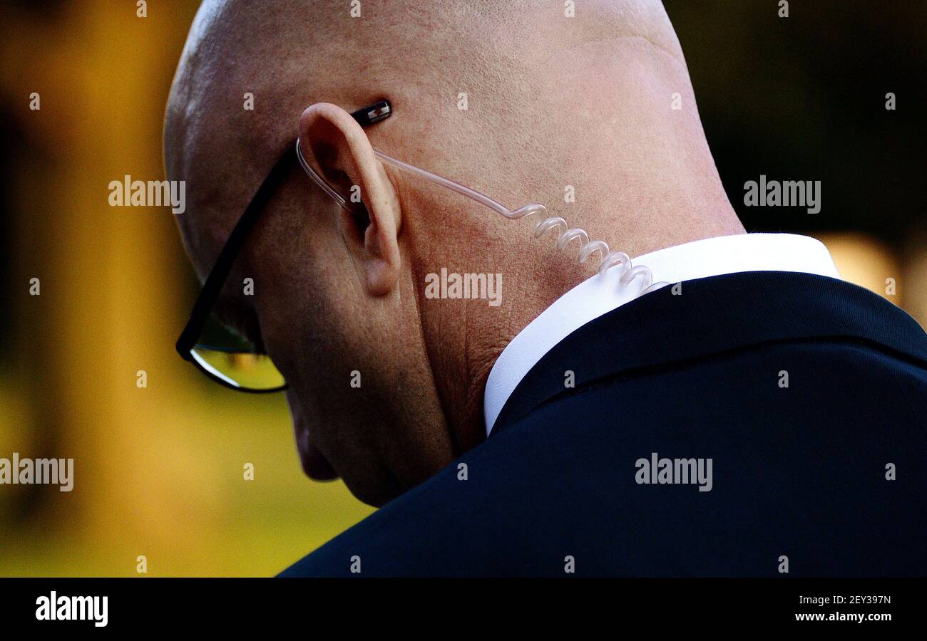 Secret Service stands still as President Barack Obama departs the White ...