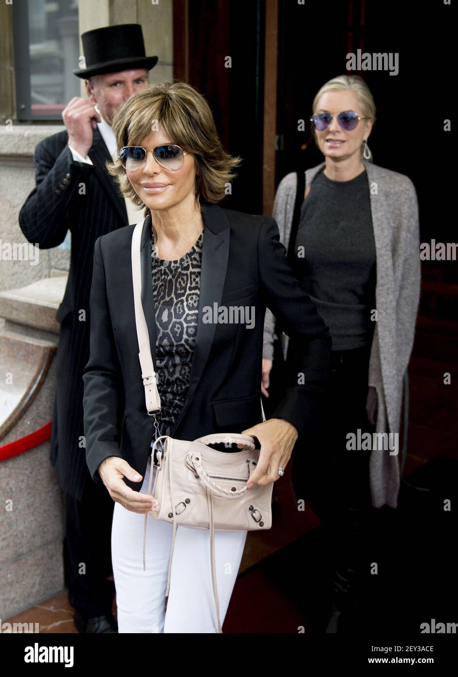 Lisa Rinna (L) and Kim Richards (R) from The Real Housewives of Beverly ...