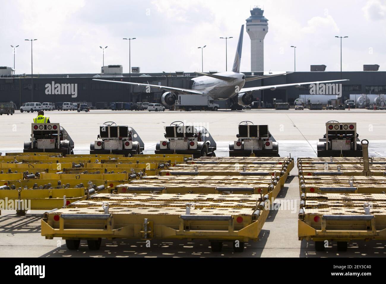 Baggage handling equipment at Washington Dulles International Airport ...