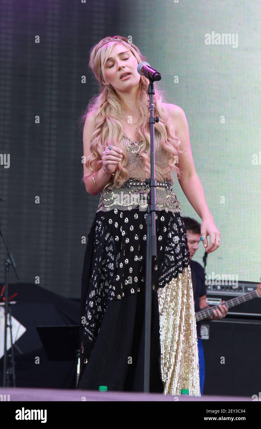 04 October 2014 - Las Vegas, NV - Clare Bowen. Route 91 Harvest Country ...