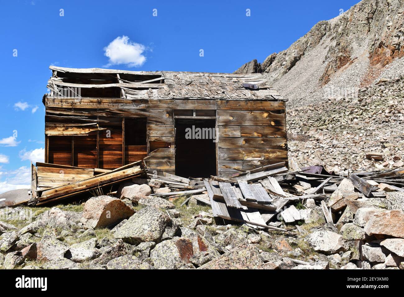 Cabin ruins at a historic mining camp in the Rocky Mountains Stock ...