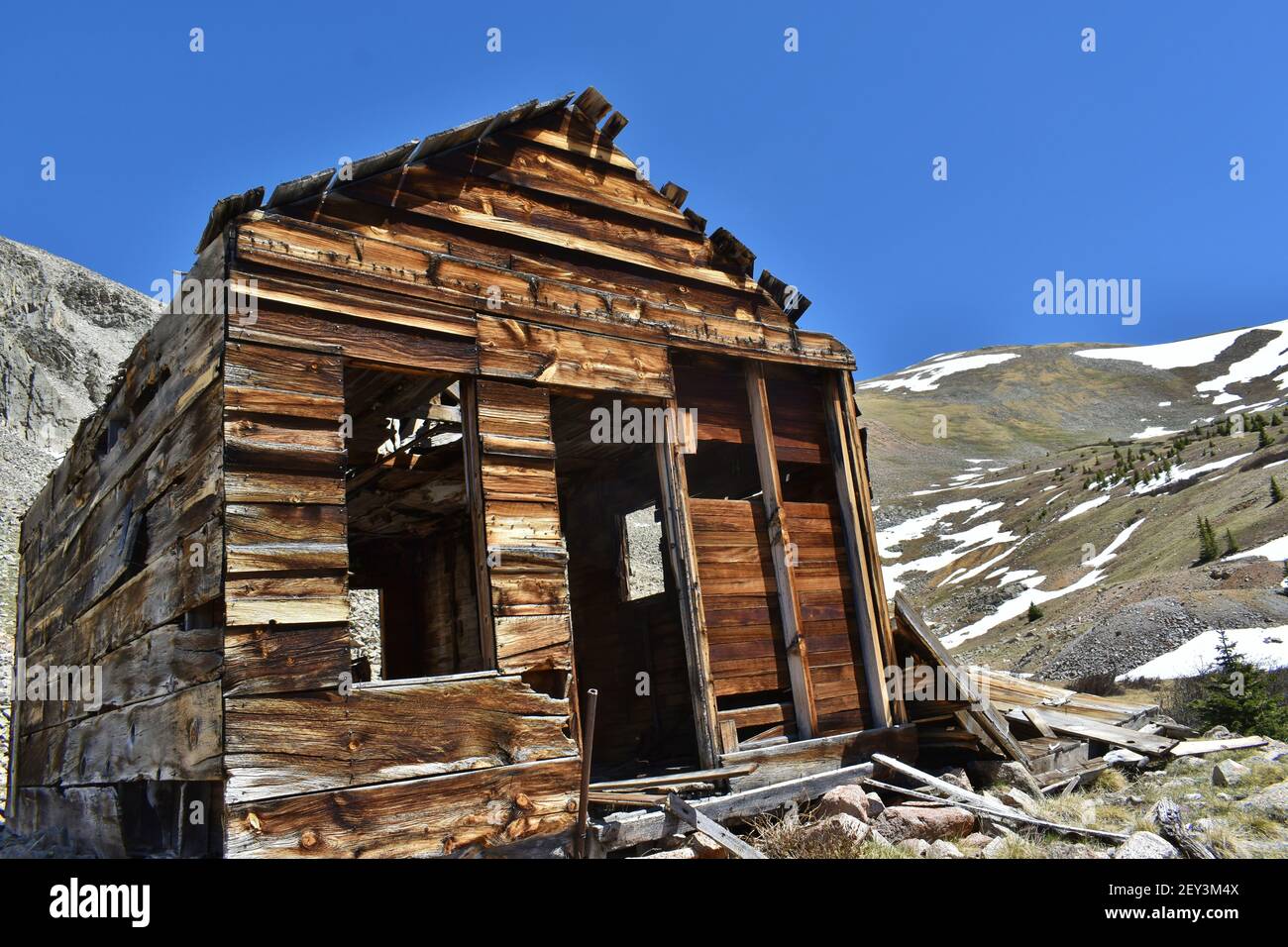 Cabin ruins at a historic mining camp in the Rocky Mountains Stock ...