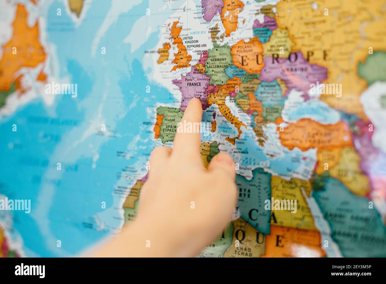 Pointing finger map hi-res stock photography and images - Alamy