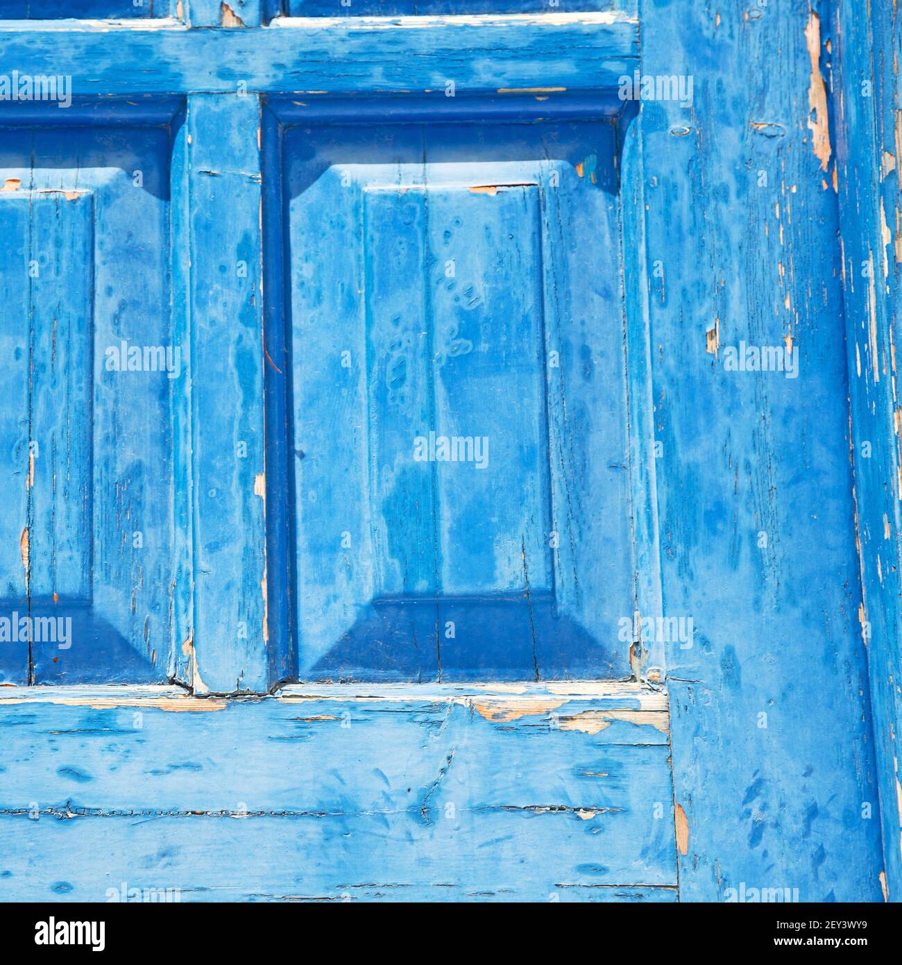 Greece home texture of a blue antique wooden old door in santorini ...