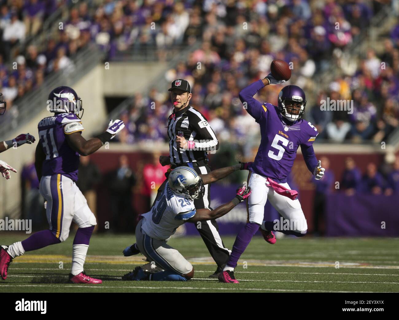 Detroit Lions cornerback Cassius Vaughn (29) pressures Minnesota ...