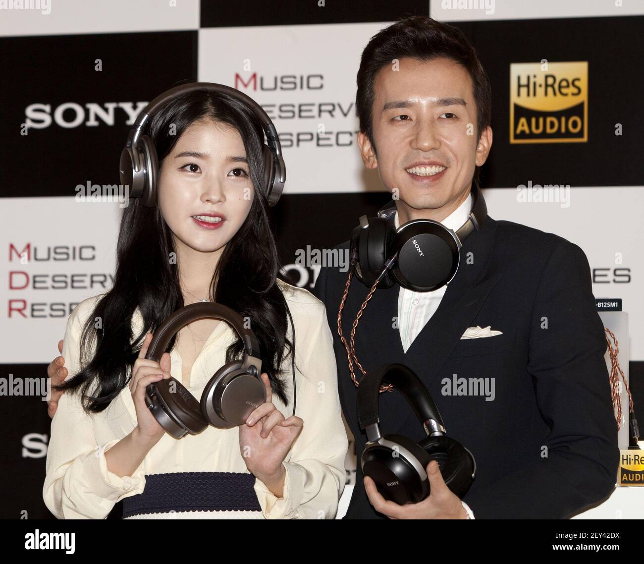 16 October 2014 - Seoul, South Korea : (L to R) South Korean K-Pop ...