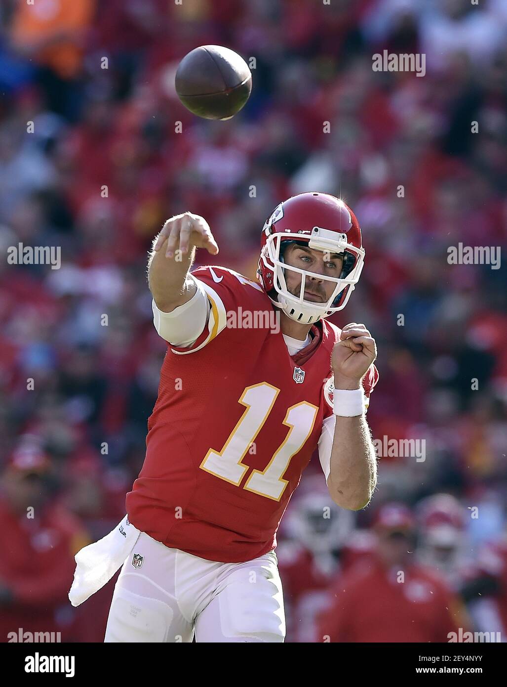 Kansas City Chiefs quarterback Alex Smith (11) makes a five-yard pass ...