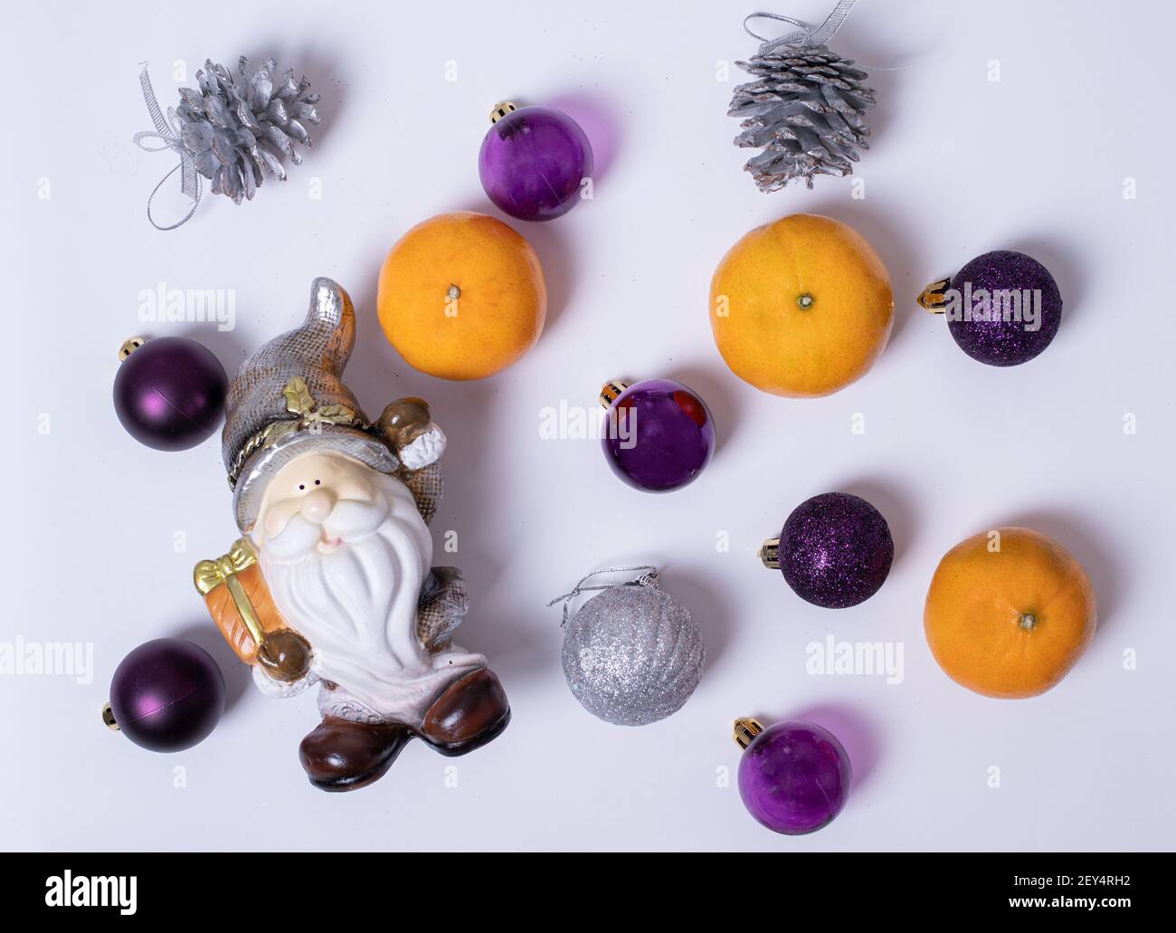 Tangerines on green wrapped hi-res stock photography and images - Alamy