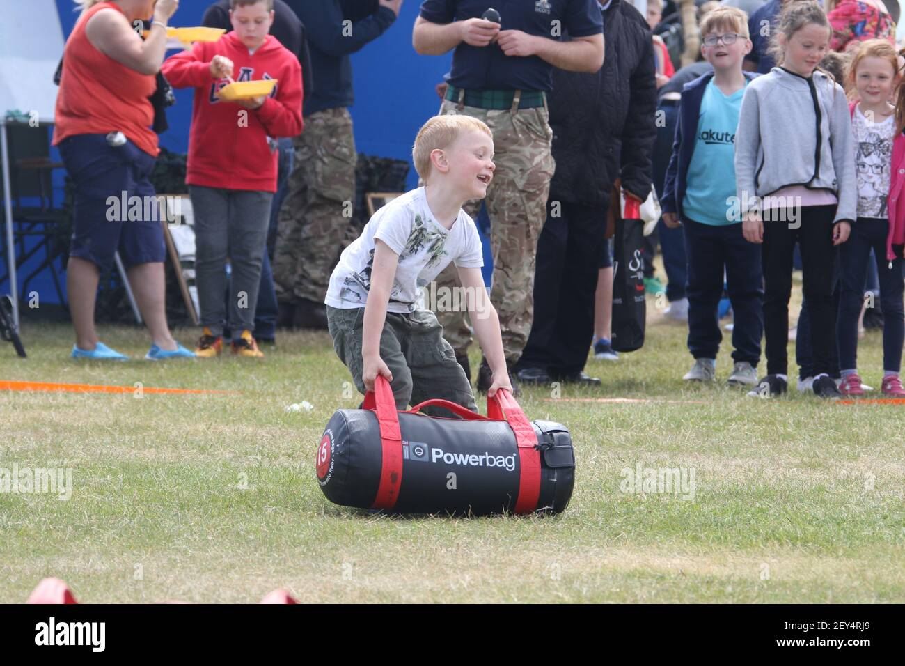 British military assault course hi-res stock photography and images - Alamy