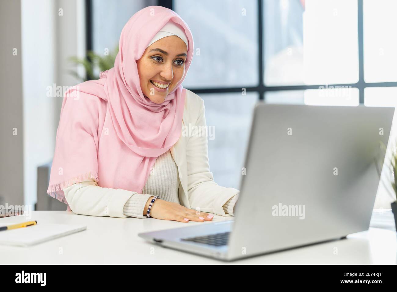 Computer education saudi hi-res stock photography and images - Alamy