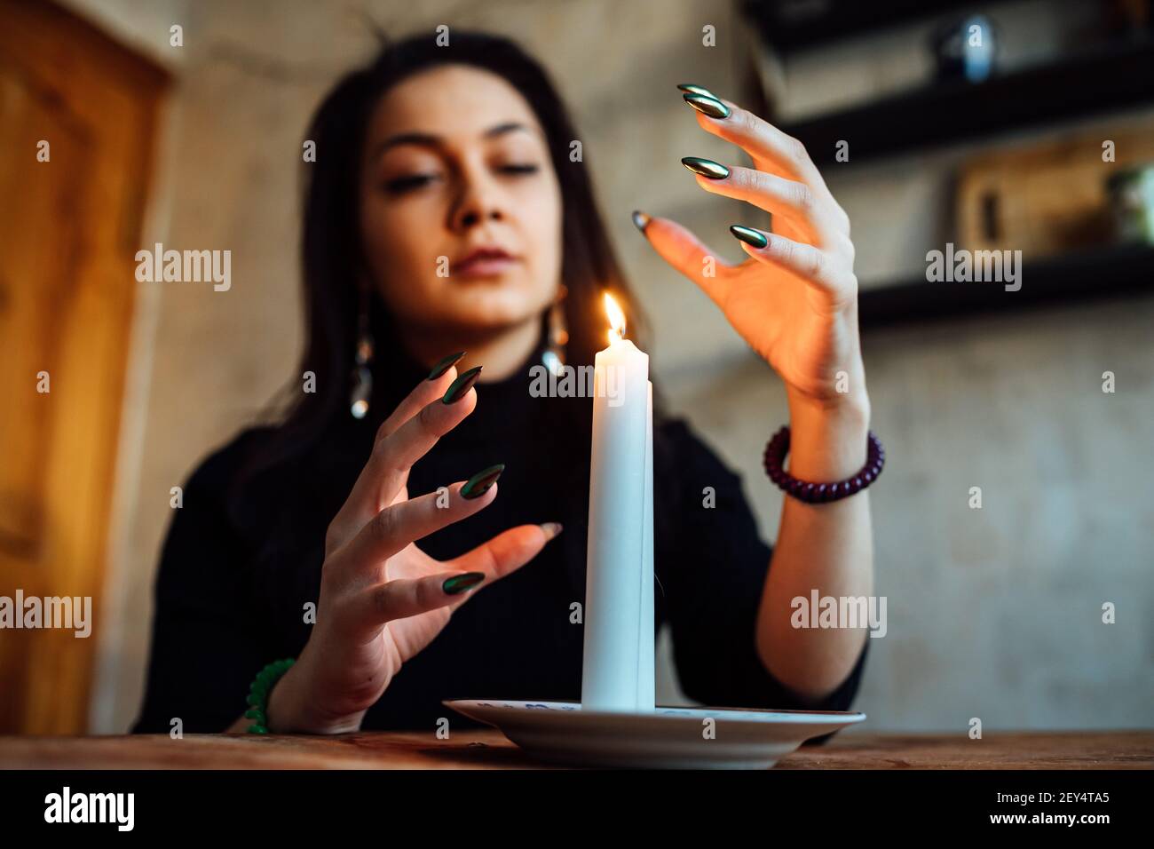 fortune teller shuffles cards to predict the future Stock Photo - Alamy