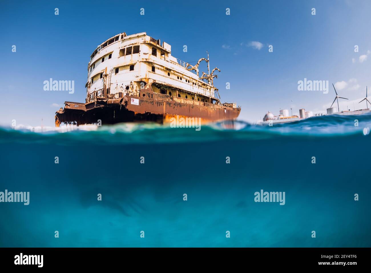 Underwater view of cargo ship hi-res stock photography and images - Alamy