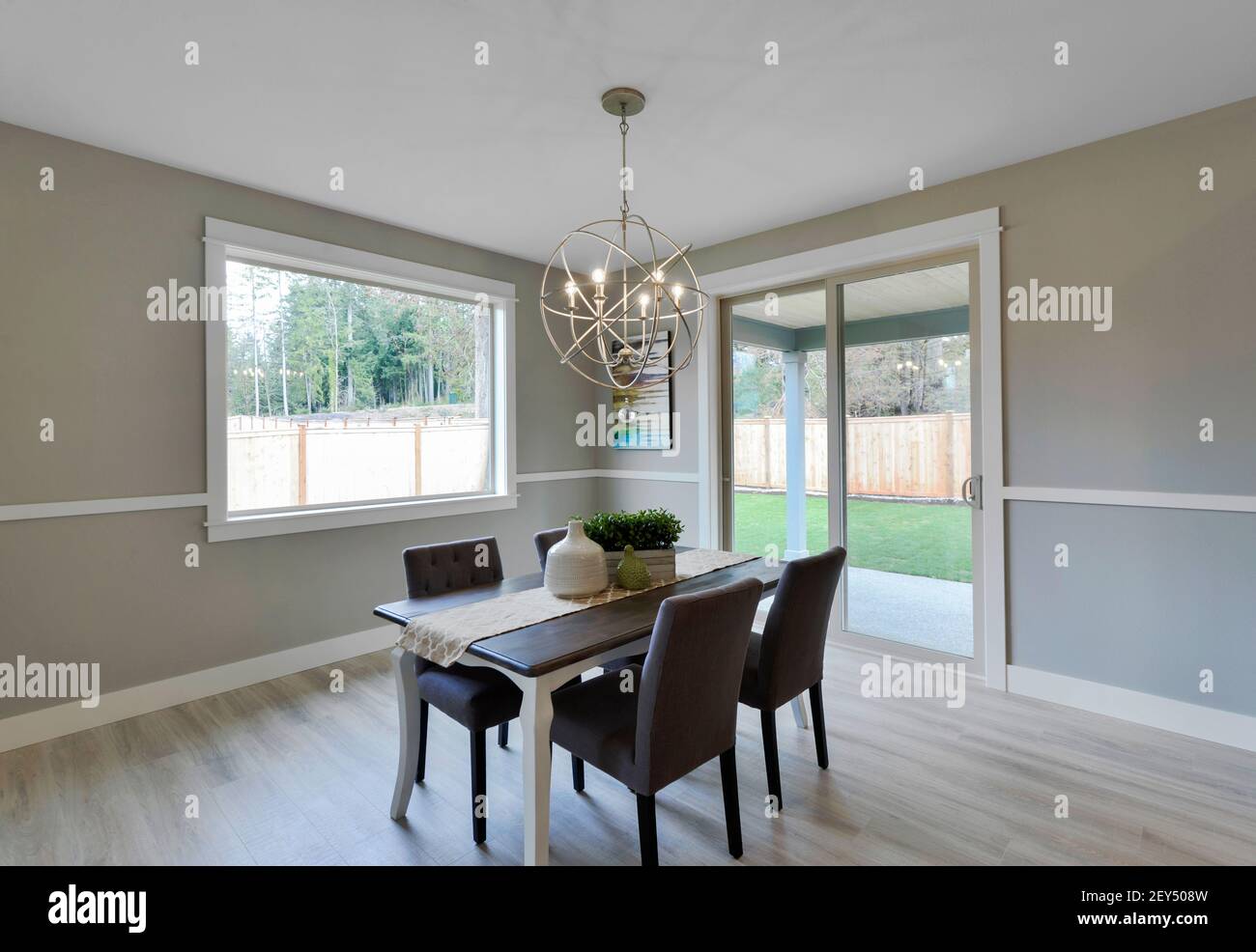 Modern residential dining room interior Stock Photo - Alamy
