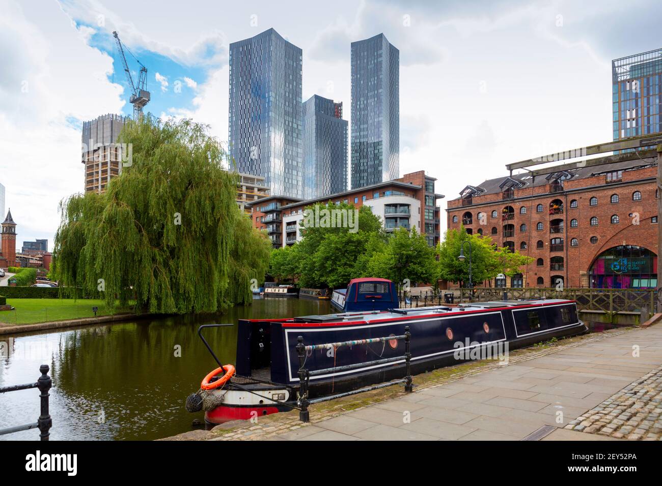 Industrial canals in castlefield hi-res stock photography and images ...