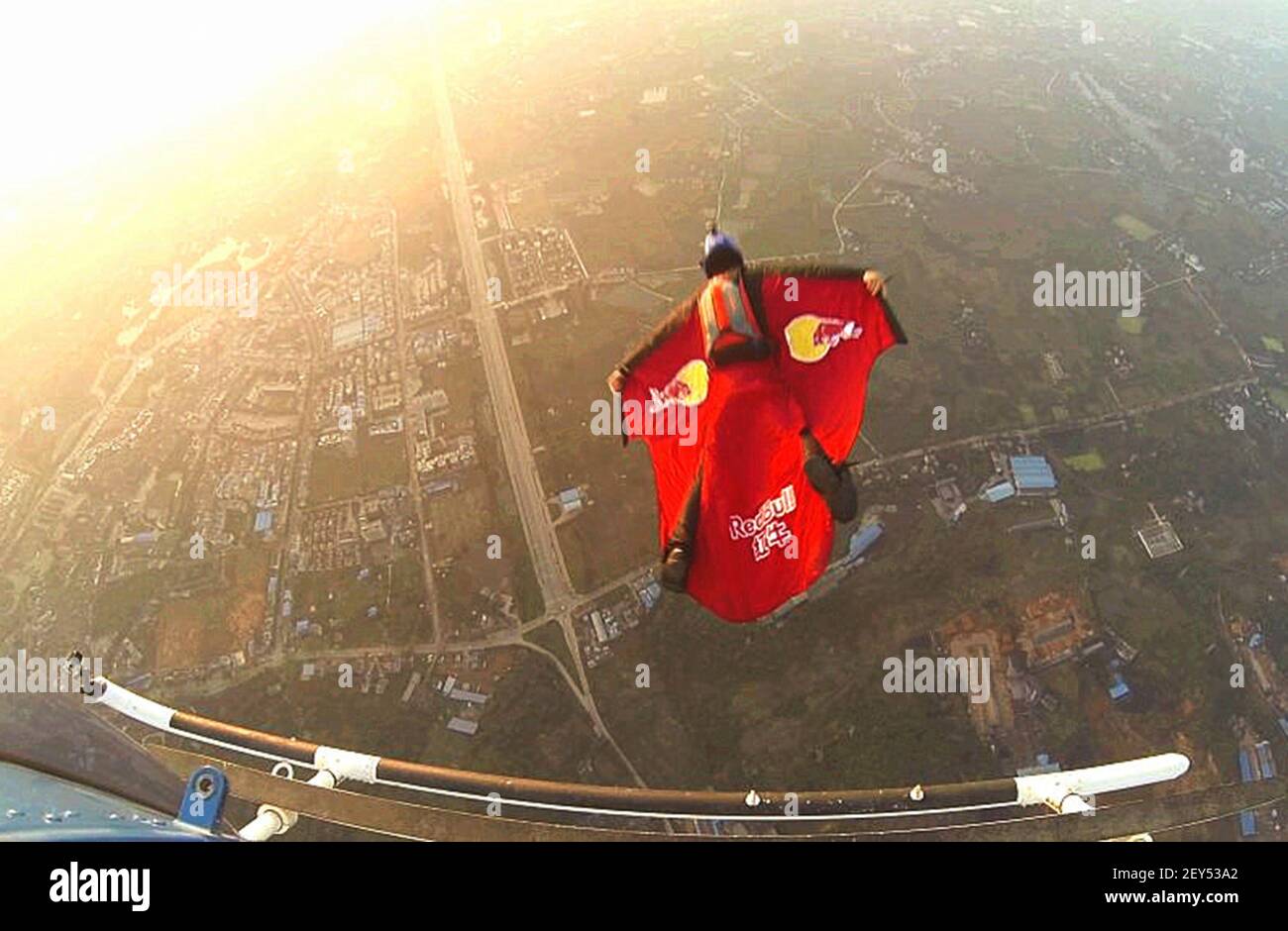 Zhang Shupeng do his first low altitude wingsuit skydiving from the 800 ...